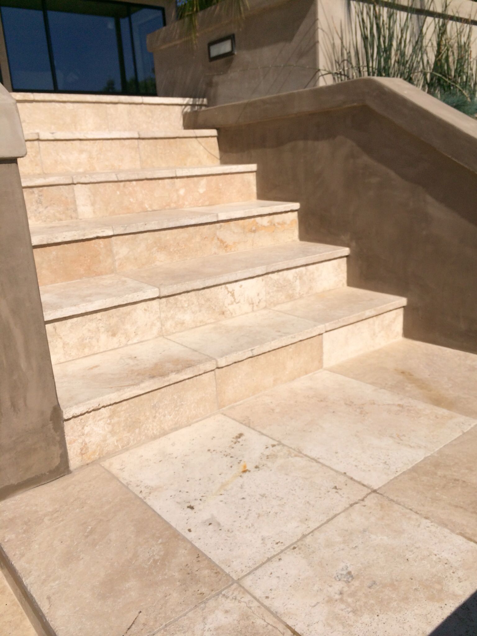 Escalier en travertin: le charme de la pierre naturelle dans votre ...